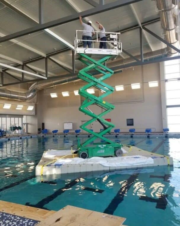 32 Hilariously Unsafe Workplace Fails That Would Make OSHA Cry