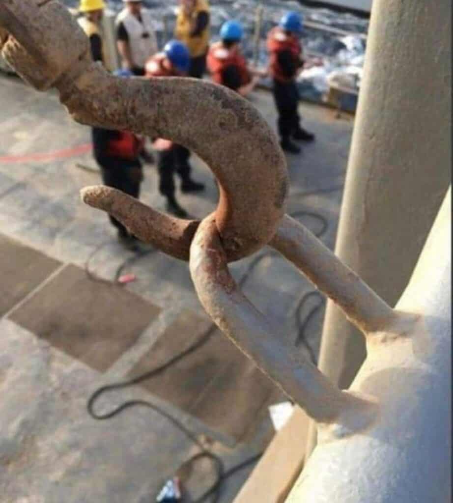 32 Hilariously Unsafe Workplace Fails That Would Make OSHA Cry