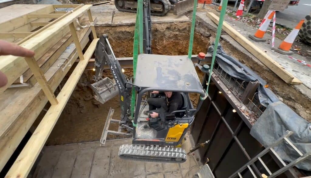 32 Hilariously Unsafe Workplace Fails That Would Make OSHA Cry
