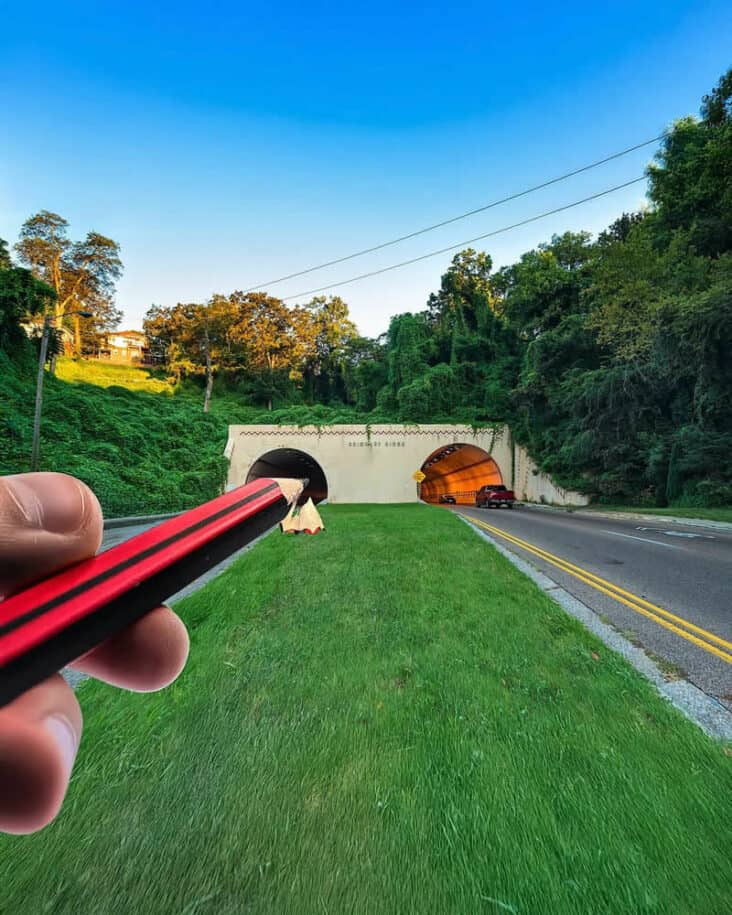 35 Clever Photos From Hugo Suíssas That Use Perspective To Play With ...