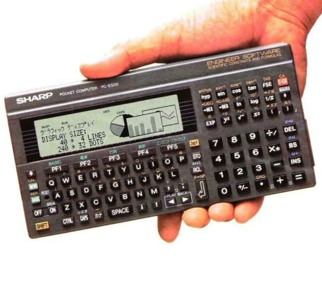 25 Nostalgic Tech Pictures That Seem Ancient By Today's Standards