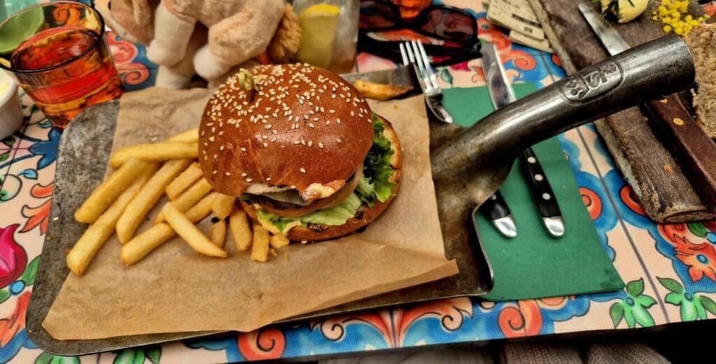 20 Pretentious Restaurants Serving Food On Literally Anything Buy A Plate