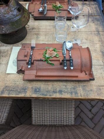 20 Pretentious Restaurants Serving Food On Literally Anything Buy A Plate