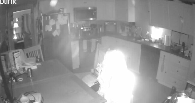 35 Chilling And Unexplained Ghost Encounters From People Shook To Their ...
