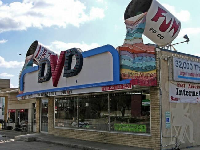 "You Ain't Fooling Anyone" — 35 Hilariously Repurposed Buildings That ...