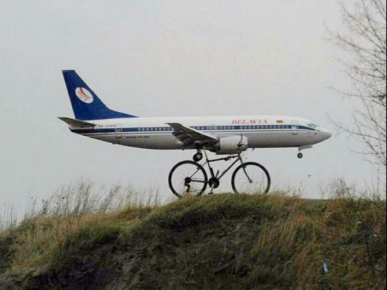 "What The What?" — 40 Optical Illusion Pictures Taken From Very Confusing Perspectives