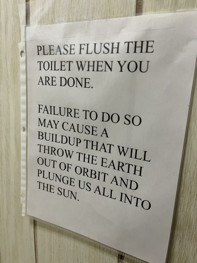 30 Funny Signs Posted For Humor, And Because Some People Are Kinda Dumb