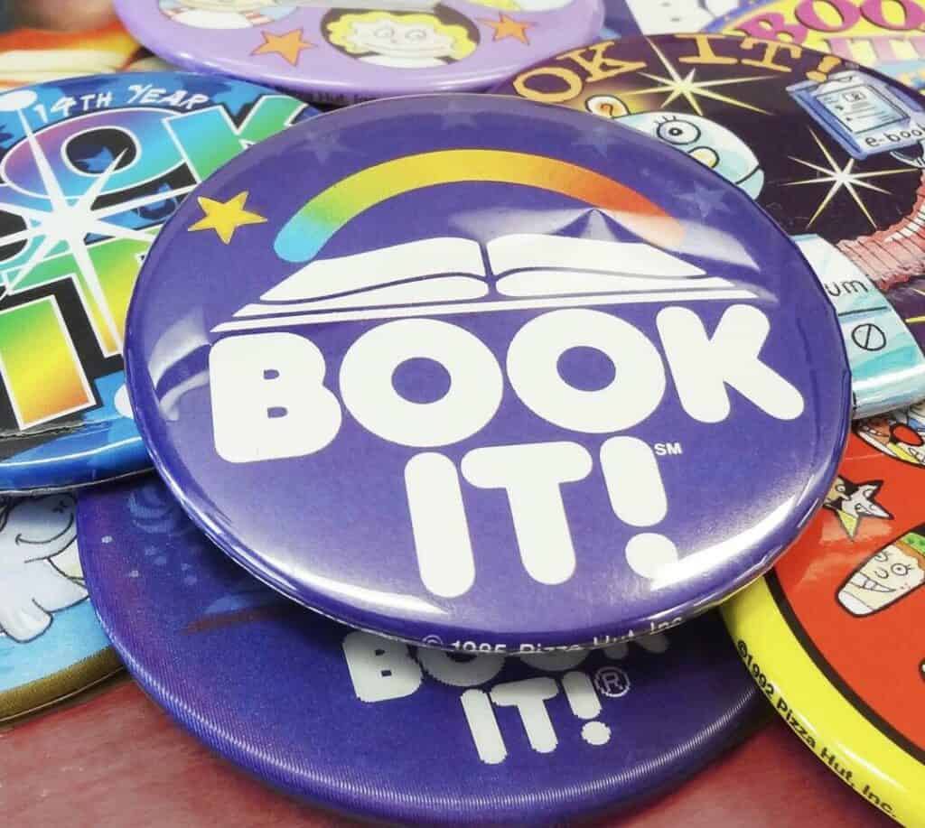 20 Nostalgic Pizza Hut Pictures That'll Take You Back To The Salad Bar Days