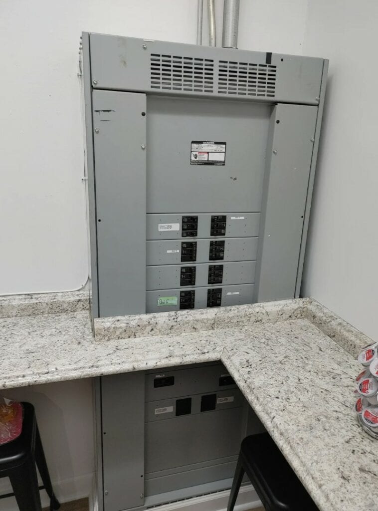 30 Ridiculous Electrician Fails That Prove Even Trade Schools Have D ...