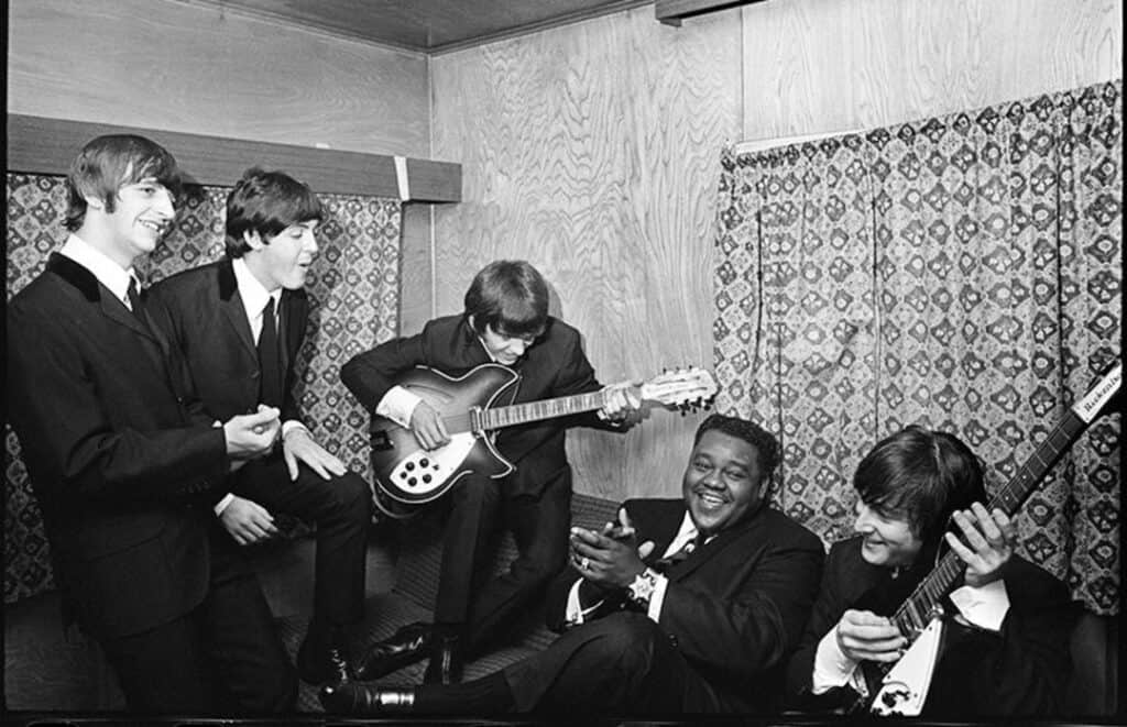 Vintage Photos That Perfectly Capture Life In 1964 (30 Pics)