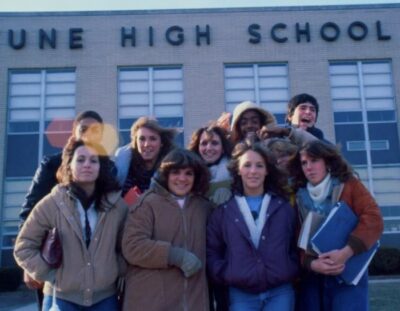 20 Nostalgic Pictures That'll Take 80s Kids Back To High School