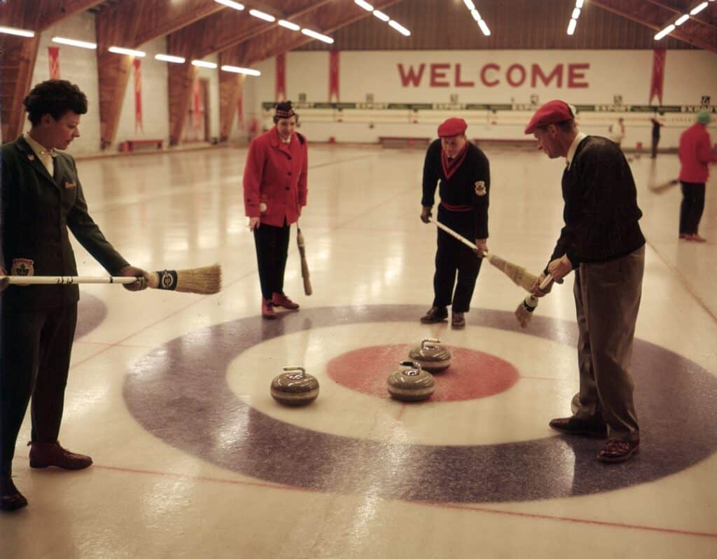 25 Historical Curling Photos Showing What The Sport Used To Look Like